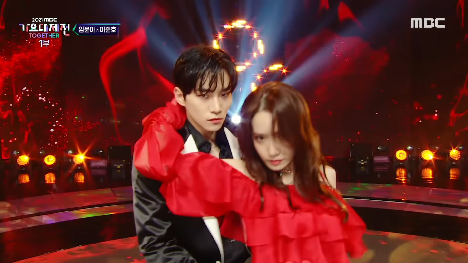 《2021 MBC歌謠大祭典》潤娥、李俊昊貼身雙人舞，火辣開場！ - LUVKPOP