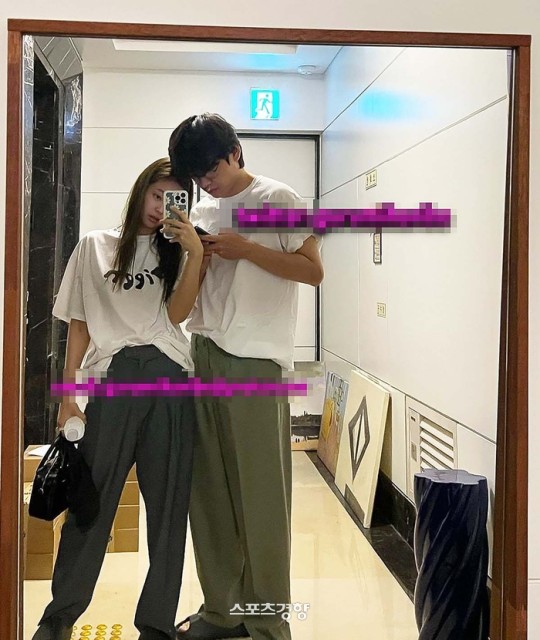 JENNIE ＆ V 親密合照再流出，這次是在 V 家門前拍攝！ - LUVKPOP