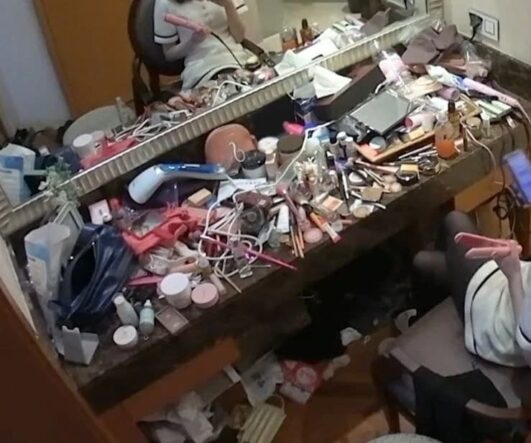 戀綜共通點「髒、亂」？！《交換情侶2》化妝台太可怕，被網友指像「垃圾場」 - LUVKPOP