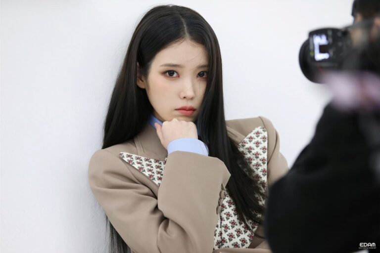 IU 「一集片酬 5 億」超全智賢掀網友熱議！Netflix 回應：明顯誤報！韓媒另曝「兩人合計每集片酬」 - LUVKPOP
