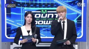 《M Countdown》主持換上黑衣，氣氛沉重直播！周憲眼眶泛紅提文彬「希望能在美好地方好好休息」 - LUVKPOP