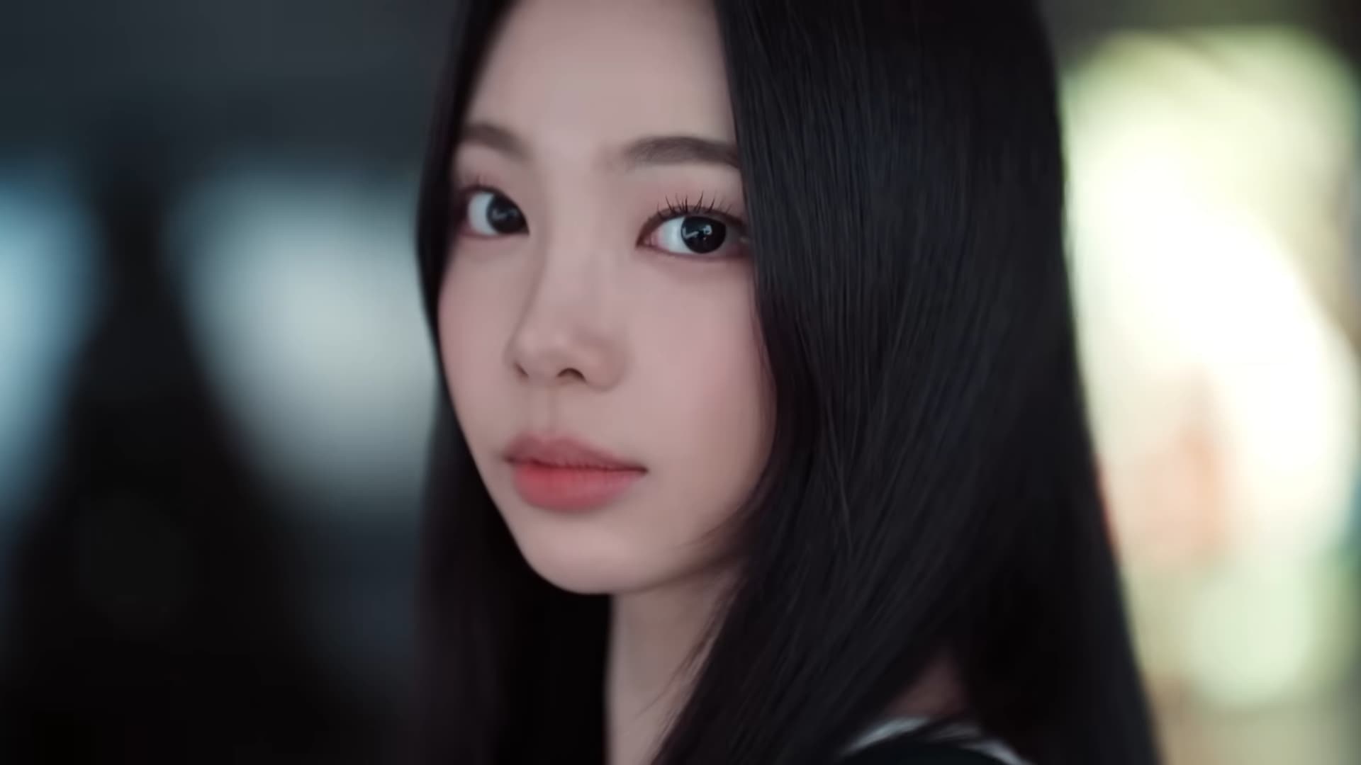 SM Ent. 30 週年慶祝影片引發討論！疑新女團成員亮相，顏值激似 Karina + 娜璉混合體 - LUVKPOP