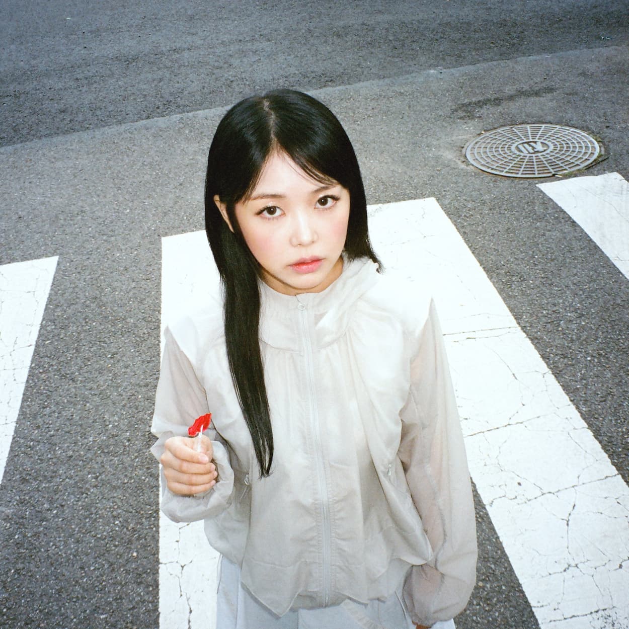 Meenoi 解約後發 AOMG 禁歌！新專輯《2.5 VIBES》抒發廣告風波心情 - LUVKPOP