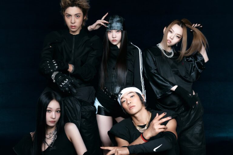 Teddy 混聲新團「ALLDAY PROJECT」 6/23 出道！ILLIT 前成員 + 財閥家孫女同隊 - LUVKPOP